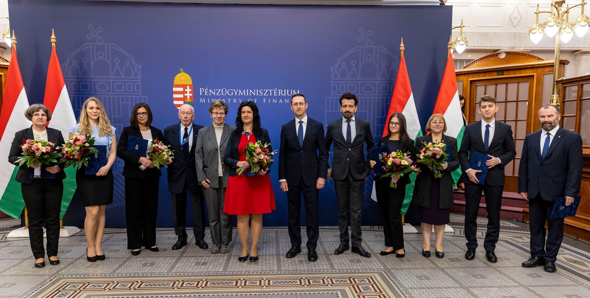 Magas rangú elismerést vehetett át a Mechwart oktatója | Hírek ...